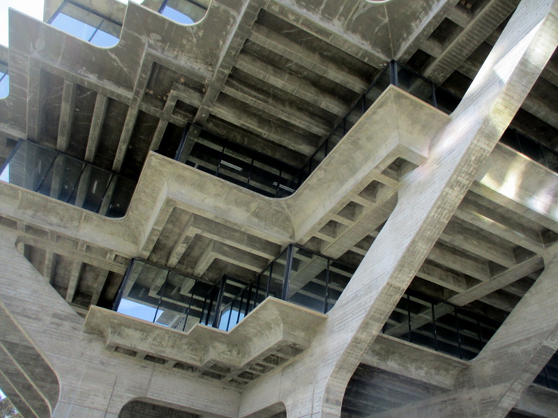 Walking around UCSD’s amazing Geisel Library. – Cool San Diego Sights!