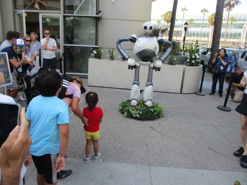 The Wild Robot cast appears at Comic-Con! – Cool San Diego Sights!