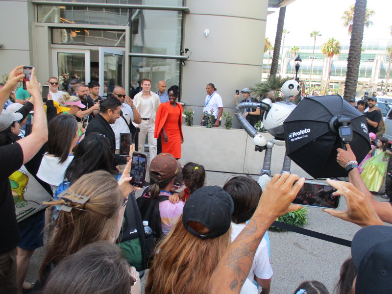 The Wild Robot cast appears at Comic-Con! – Cool San Diego Sights!