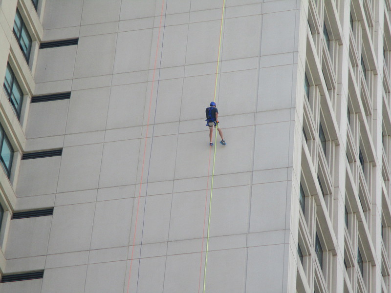 People rappel down 34-story building in San Diego! – Cool San Diego Sights!