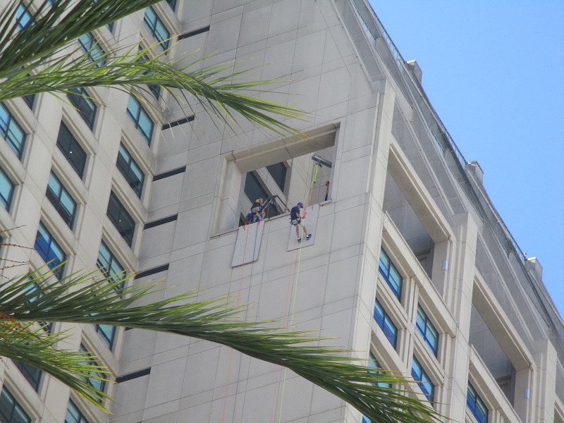 People rappel down 34-story building in San Diego! – Cool San Diego Sights!