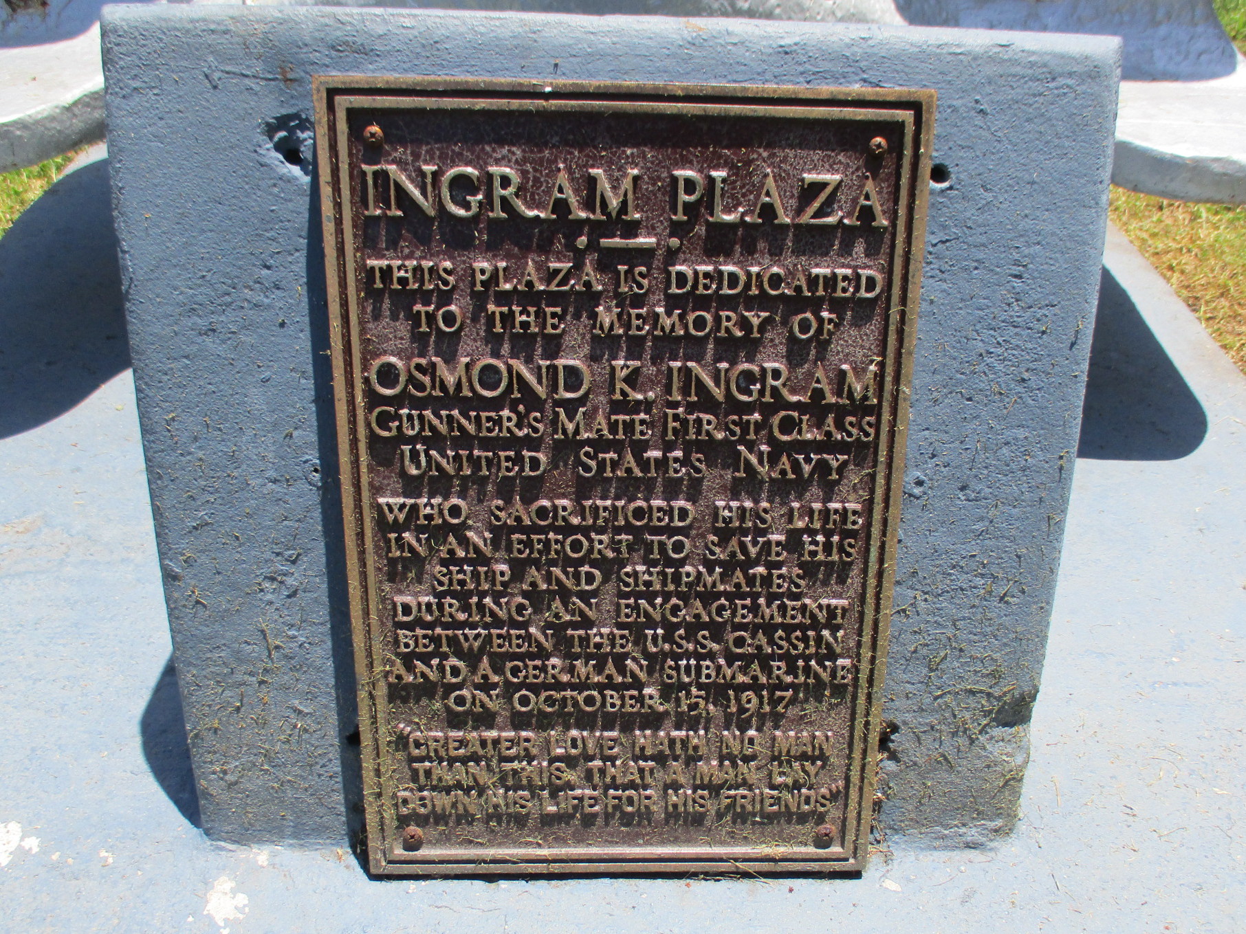 History, flag and roses at Ingram Plaza. – Cool San Diego Sights!